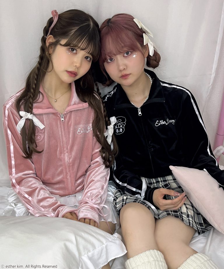 【韓国好き女子の間で人気爆発中】『エスターバニー』の大人っぽ可愛い♡コラボレーションアイテムがSPINNSから新発売！ | SPINNS